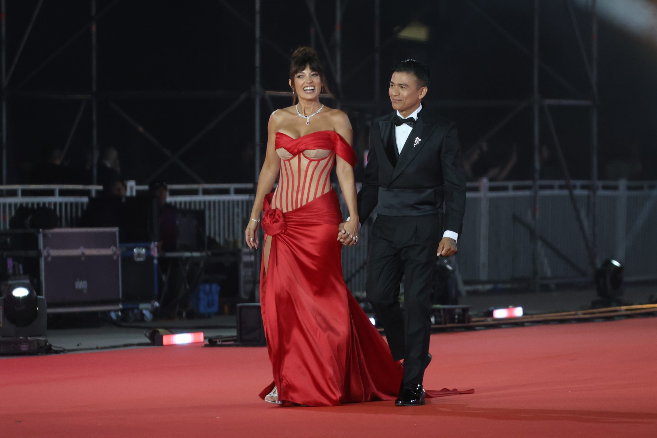 Yamila Reyna y Américo y su primera aparición en la Gala de Viña : Lima ...